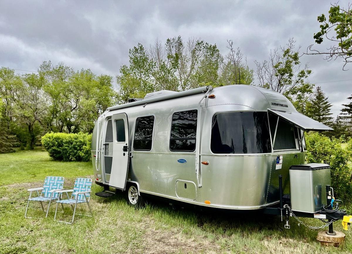 22ft Escape Hatch Trailer Rental - RVR Kelowna